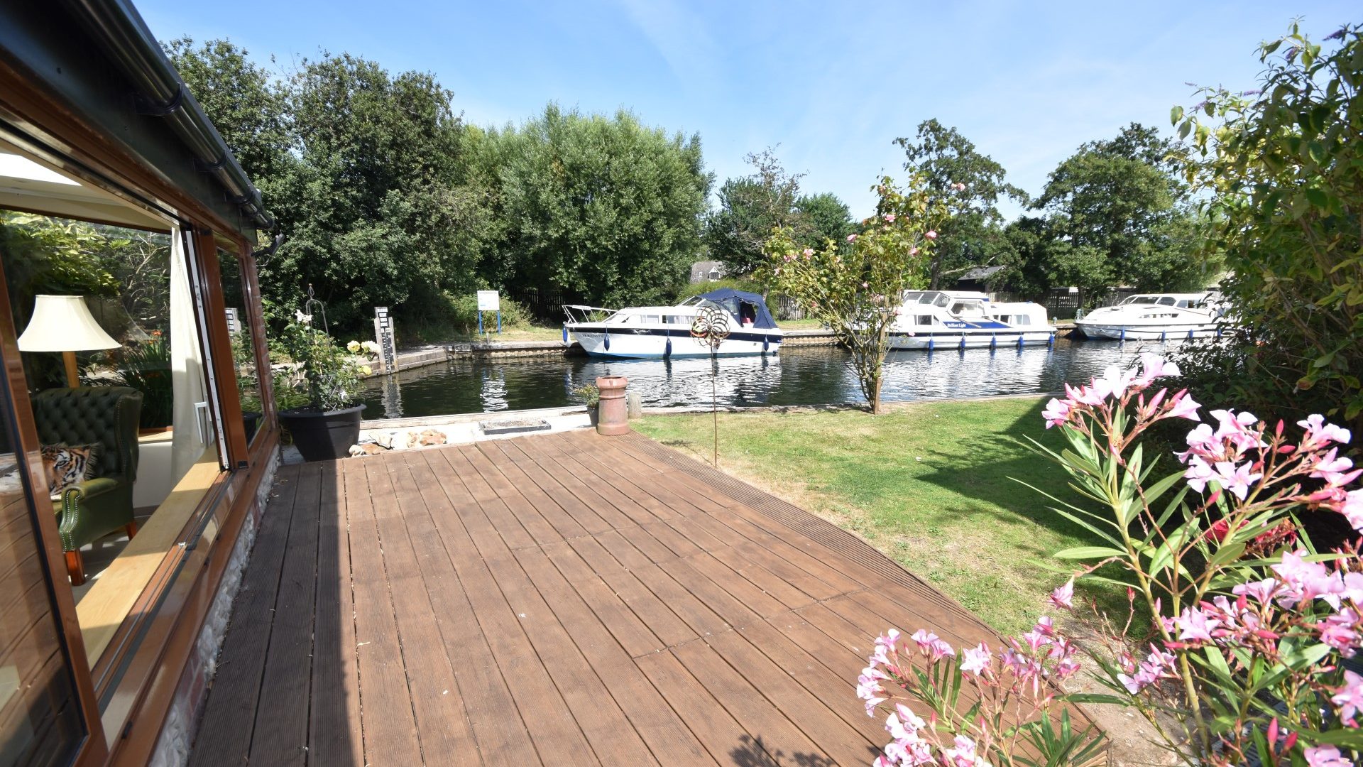 6 holiday cottages, Wayford Bridge - Waterside Estate Agents