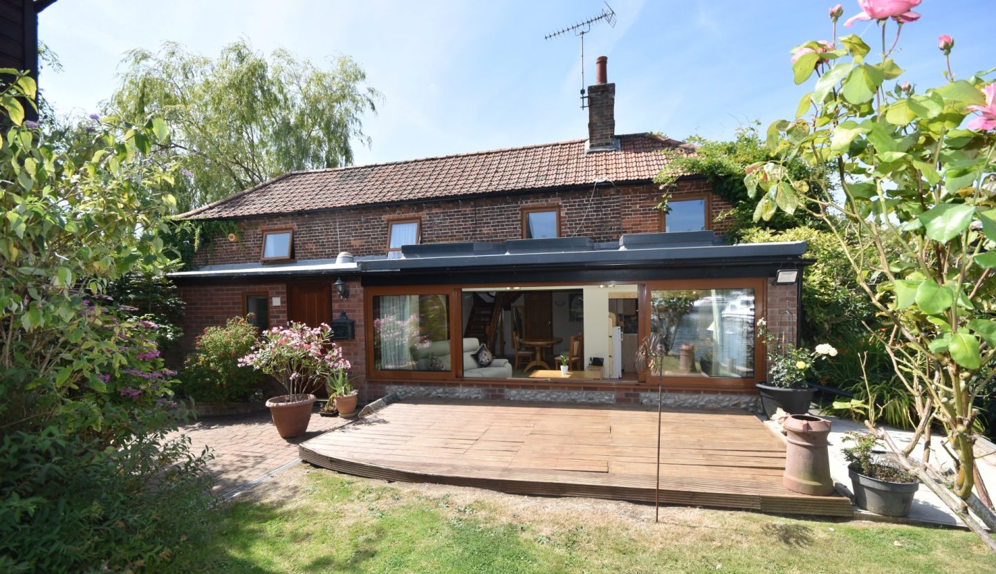 6 holiday cottages, Wayford Bridge - Waterside Estate Agents