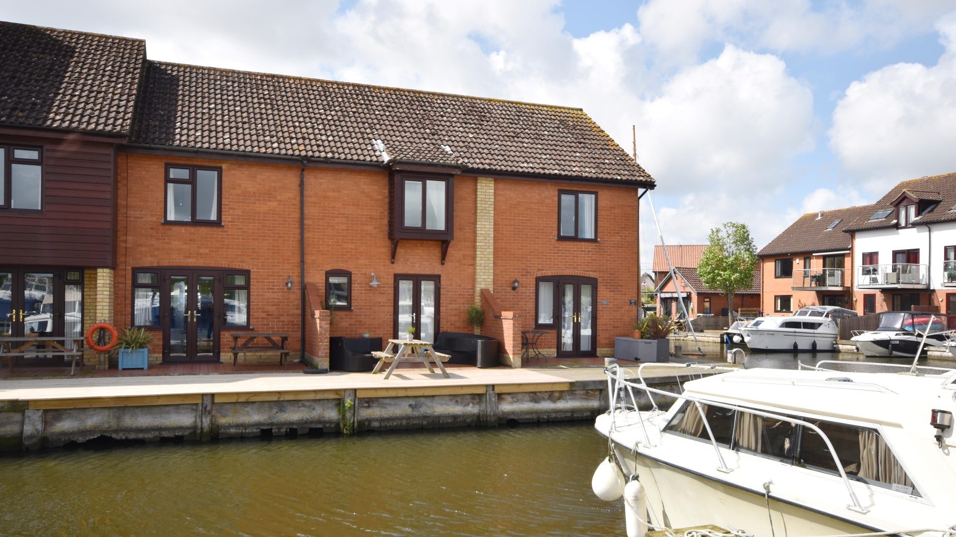2 bedroom town house, Horning - Waterside Estate Agents