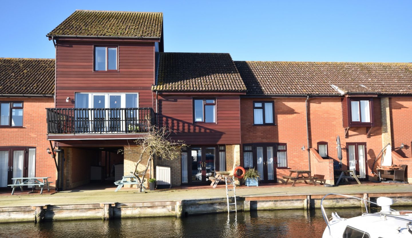 2 bed town house, Horning - Waterside Estate Agents