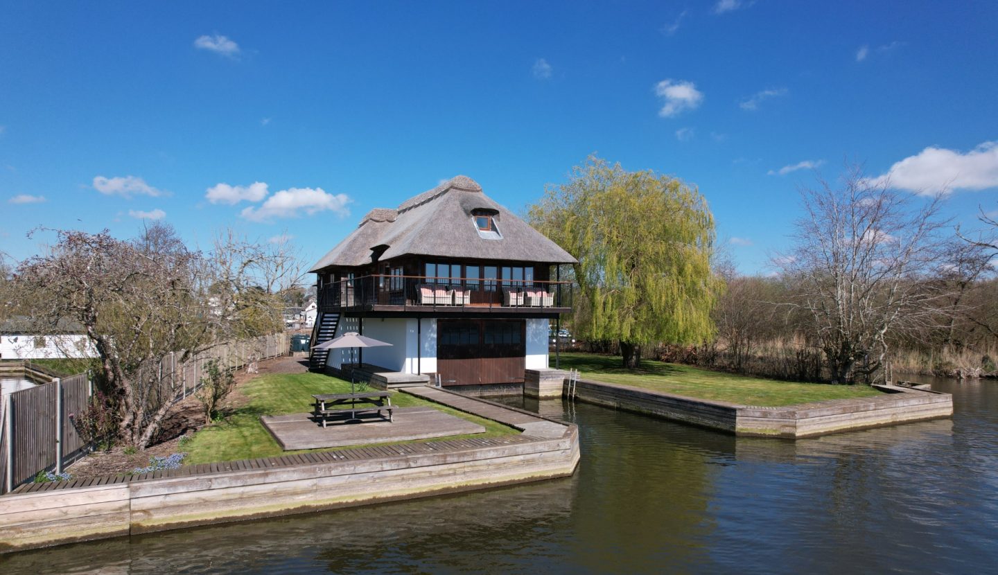 4 bed detached riverside property, Horning - Waterside Estate Agents