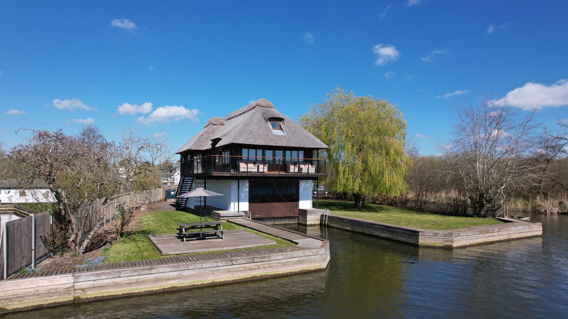 4 bed detached riverside property, Horning - Waterside Estate Agents